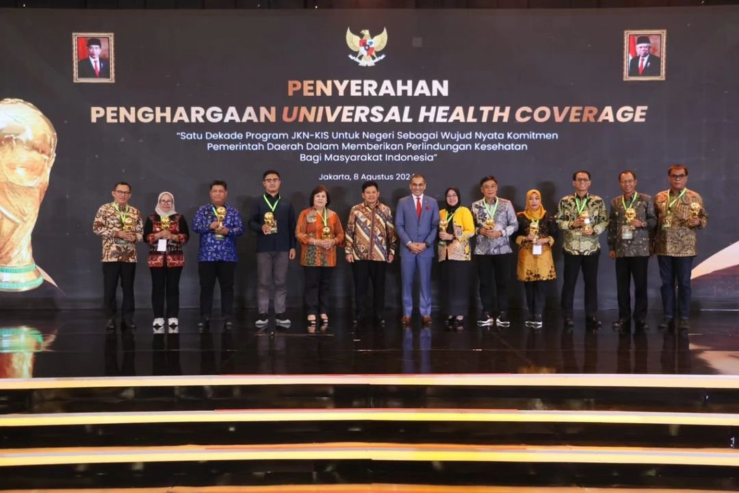 Kepesertaan JKN Tinggi, Bupati Karo Terima UHC Award 2024 – KARODAILY.id